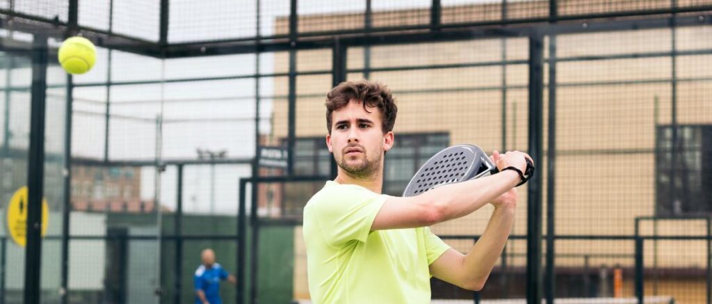 Backhand in padel: volley, return en meer!